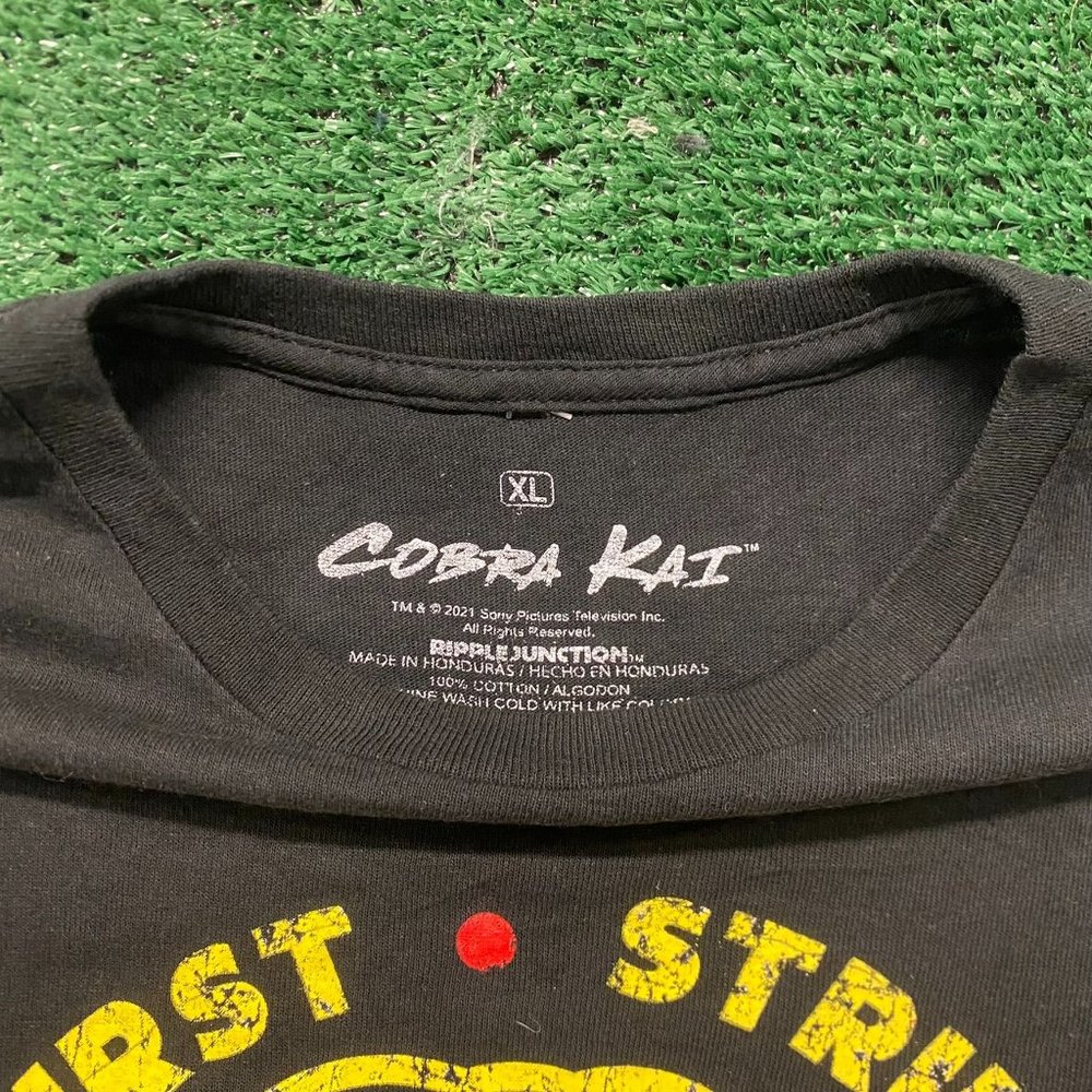 Cobra Kai Snake Vintage Movie T-Shirt - Gem